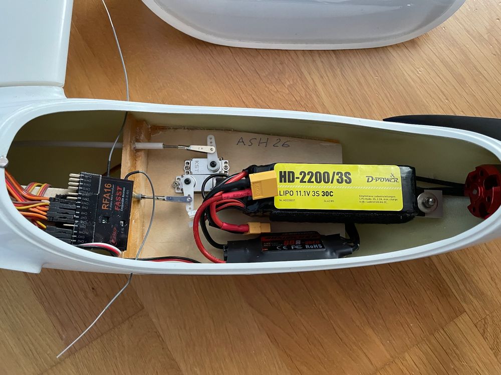 E-Segler ASH-26 von royal-model, 3m Spannweite, voll GFK (Défectueux) à ...