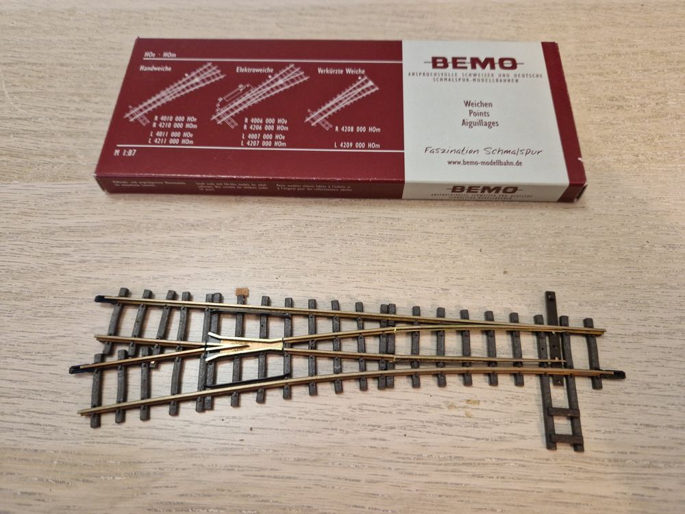 Bemo 4211 000 weiche rechts H0m (2) (Gebraucht) in St-Aubin-Sauges für CHF 19 – mit Lieferung ...