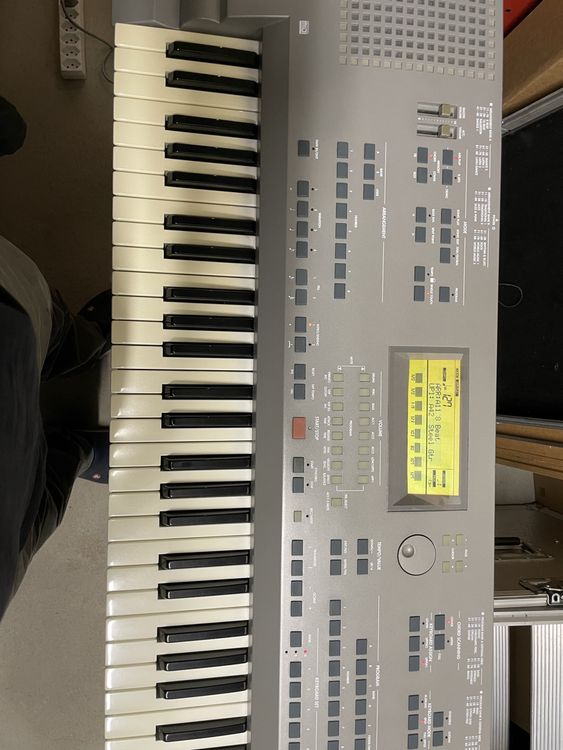 KORG IS 40 Keyboard workstation (Gebraucht) in Riehen für CHF 230 – nur ...