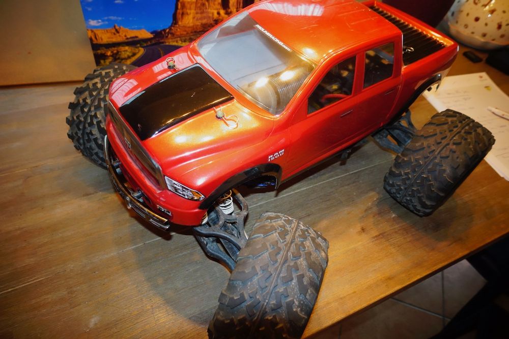 Traxxas E-Maxx 4x4 Brushless 1/8 Dodge RAM (Gebraucht) in Engelburg für ...