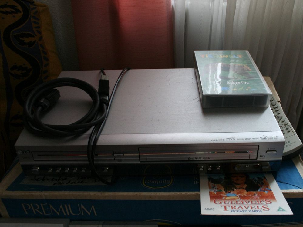 LG V8816 VHS recorder-DVD player-PAL&SECAM+12 VHS+8 DVD | Acheter sur Ricardo