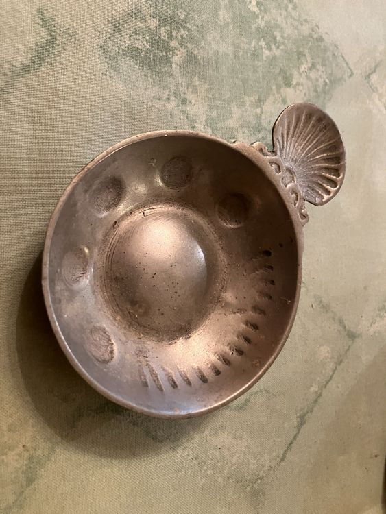Vide-poche /cendrier en étain avec poignée coquille, vintage (Gebraucht ...