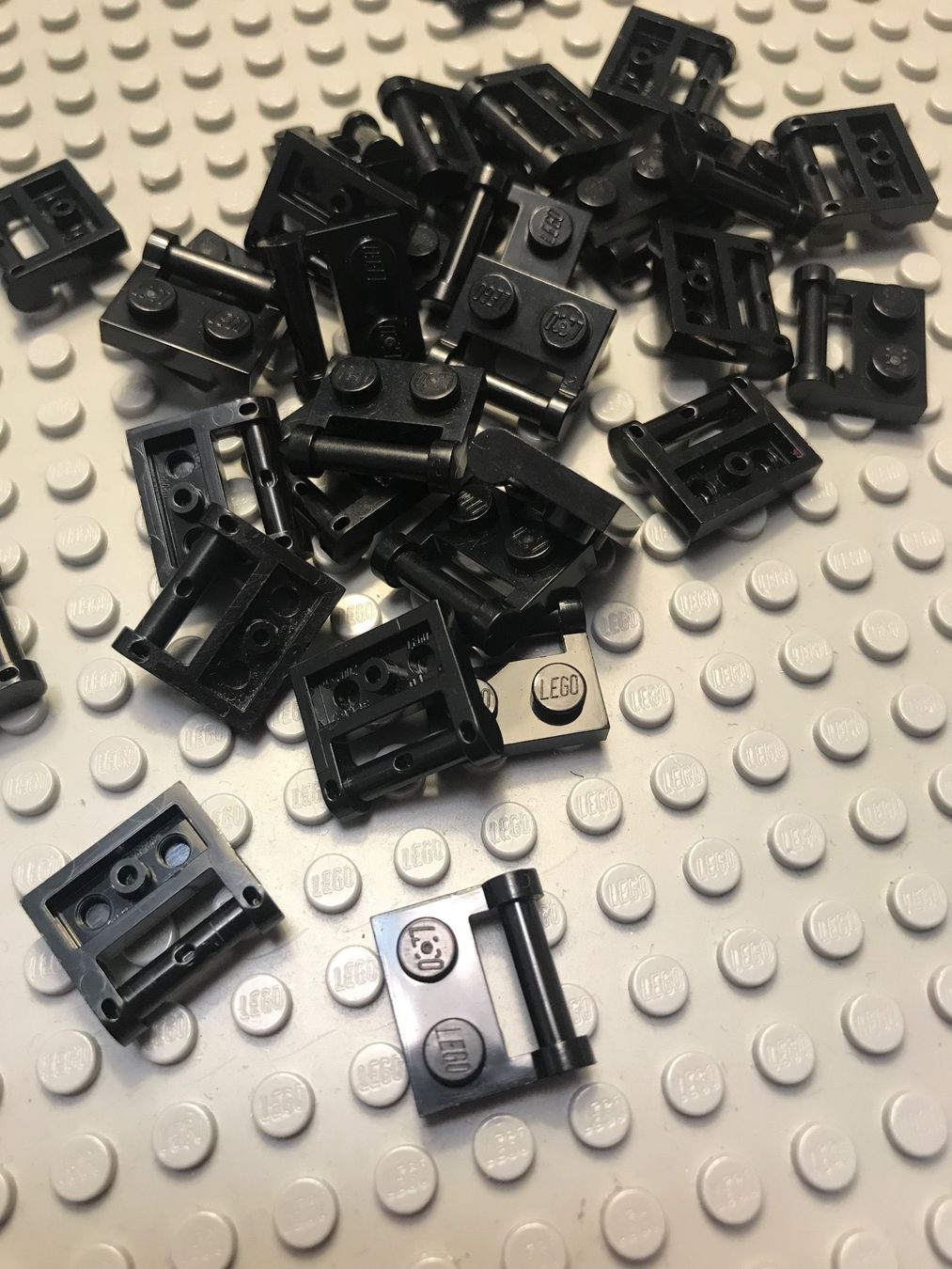 Lego 23xPlatte 1×2 mit Griff (48336)schwarz (Gebraucht) in Basel für ...