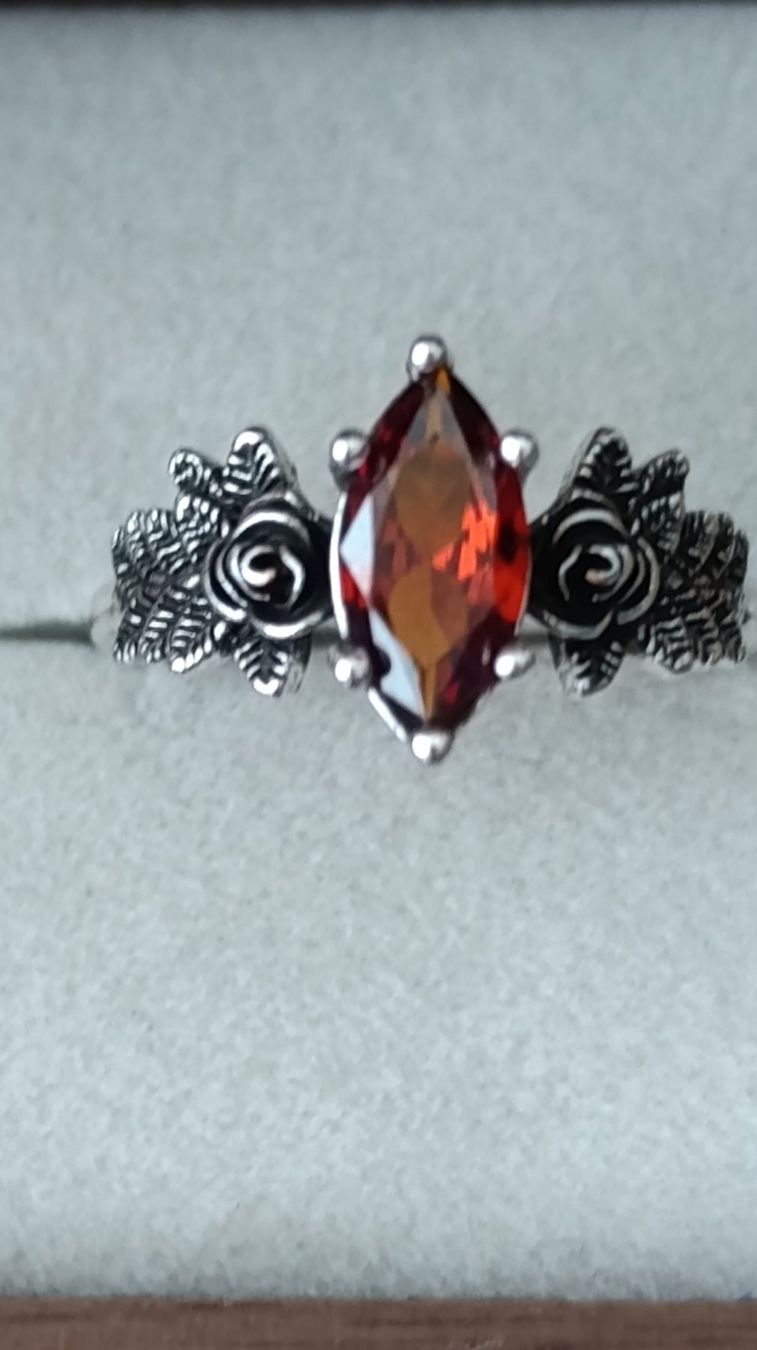 Bague vintage argentée avec pierre rouge, taille 52💍 (D'occasion) à ...