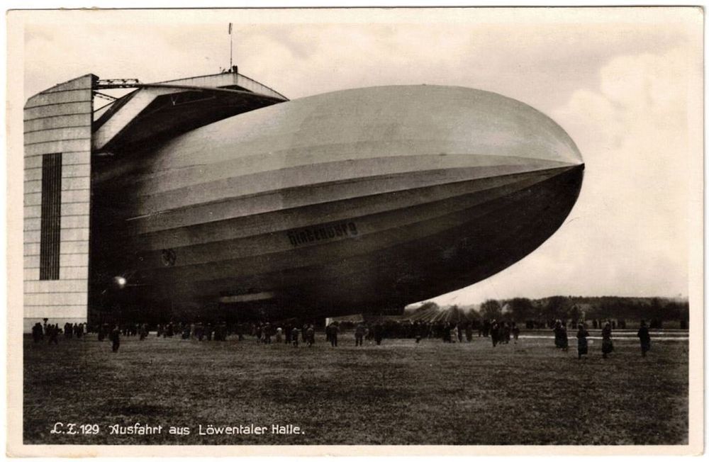 Luftschiff LZ-129 Hindenburg - Ausfahrt aus Löwentaler Halle | Kaufen ...