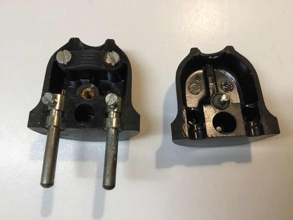 2 Pol Stecker aus Bakelit / 10A 250V (Gebraucht) in Kreuzlingen für CHF ...