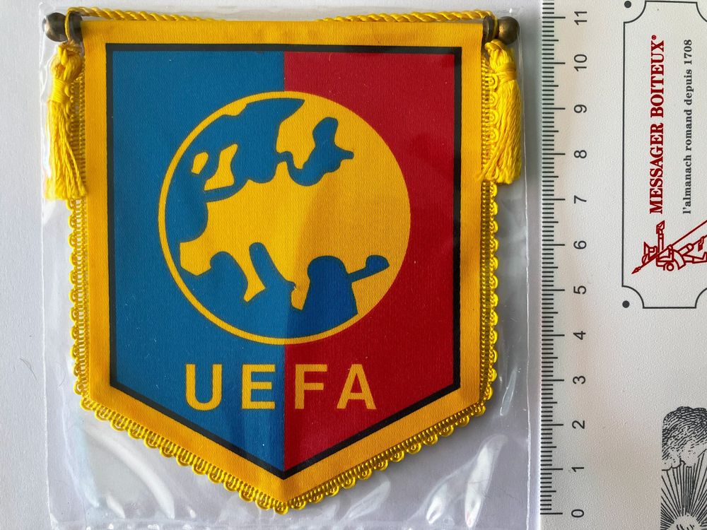 Vintage Fanion/Wimpel UEFA (Neu und originalverpackt) in Gland für CHF 7 – mit Lieferung auf ...