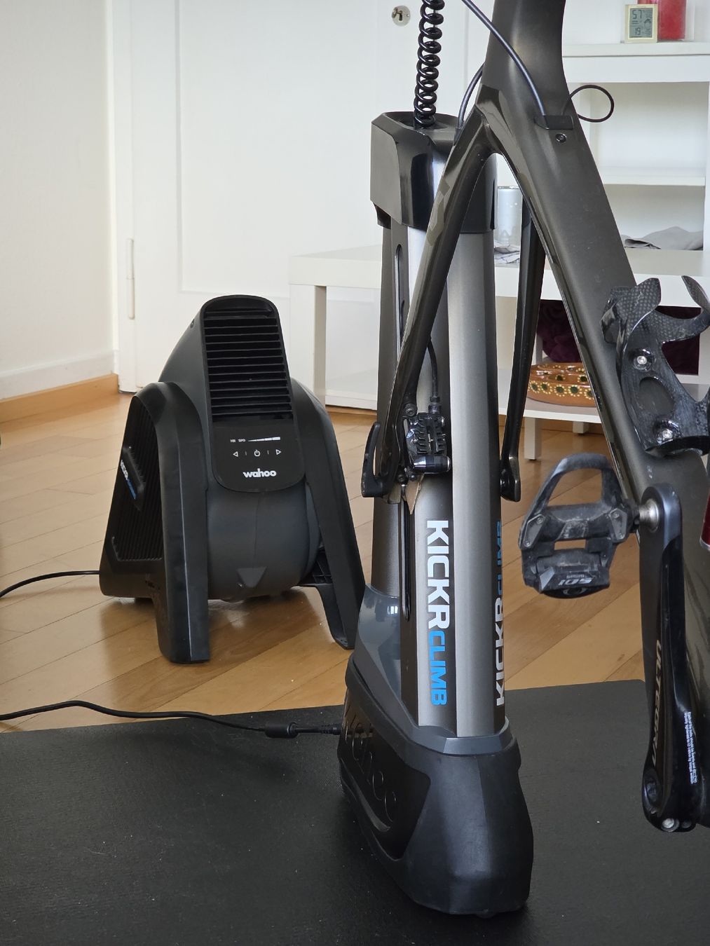Komplettes Indoor Cycling Setup Wahoo Kickr Move (Neu (gemäss ...