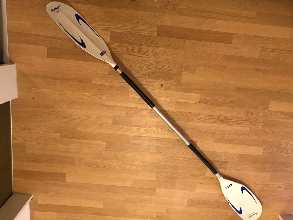 Wassersport In Kleinen Kanus Mit Doppelpaddel