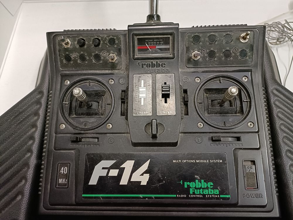 Robbe Futaba F14 Fernbedienung mit 2x R118F Empfänger (Gebraucht) in für CHF 40 – mit Lieferung ...