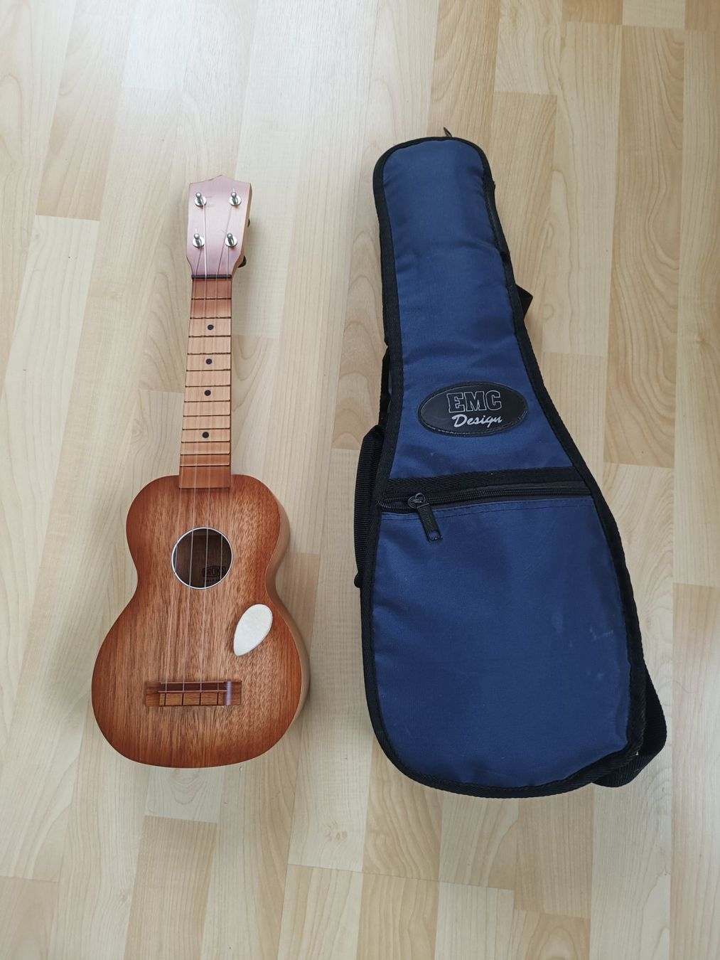 Ukulele (Gebraucht) in Wald ZH für CHF 30 – mit Lieferung auf Ricardo ...
