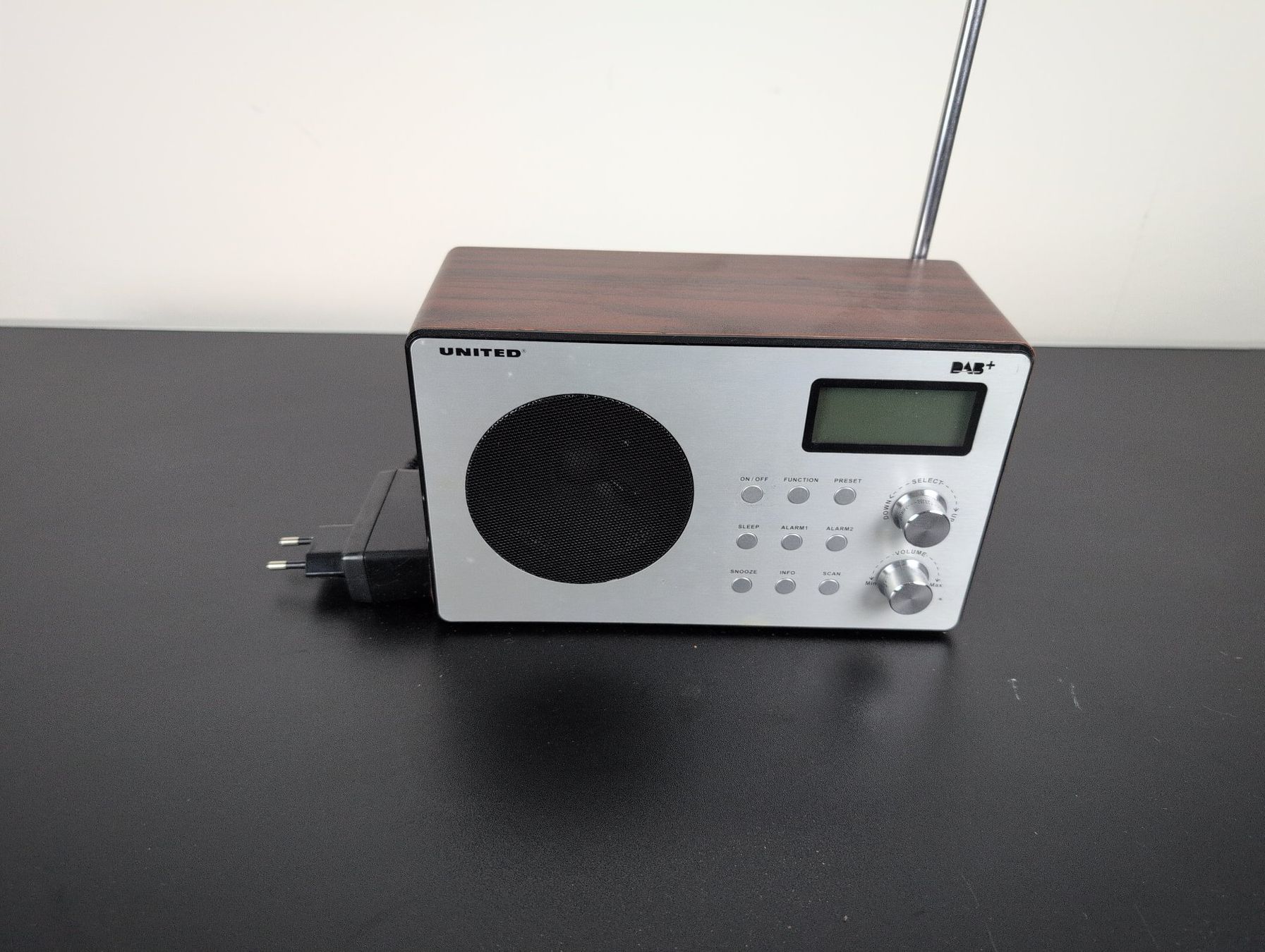 Retro United DAB+ Radio im Holzdesign - Top Zustand! (Gebraucht) in ...