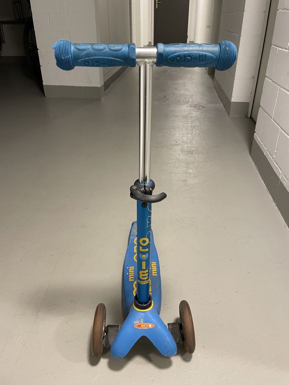 Micro Mini Deluxe Scooter blau (Gebraucht) in Dielsdorf für CHF 20 – nur Abholung auf Ricardo kaufen