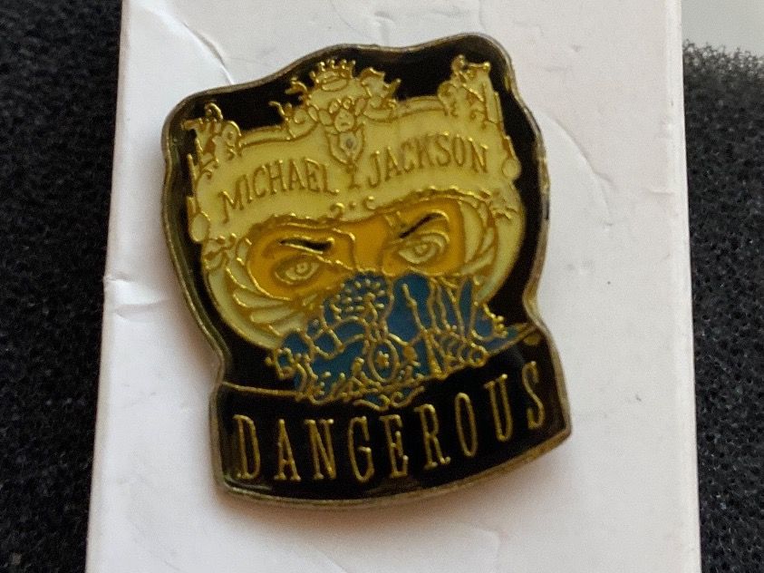 PIN'S - MICHAEL JACKSON - DANGEROUS (Gebraucht) in Le Brassus für CHF 3 ...