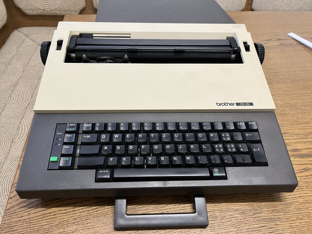 Schreibmaschine Brother CE-25 (Gebraucht) in Russikon für CHF 9 – nur ...