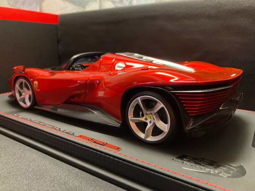 Ferrari SP3 Daytona Rosso Magma 1/18 Nr. 586/899 NEU/OVP BBR | Comprare su Ricardo