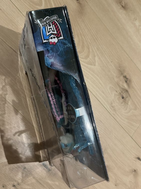 Monster High Rochelle Goyle Haunted Doll - New in Box! (Gebraucht) in ...