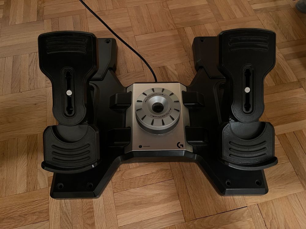 LOGITECH G Pro Flight Yoke System +Flight Rudder Pedals (Neu (gemäss ...