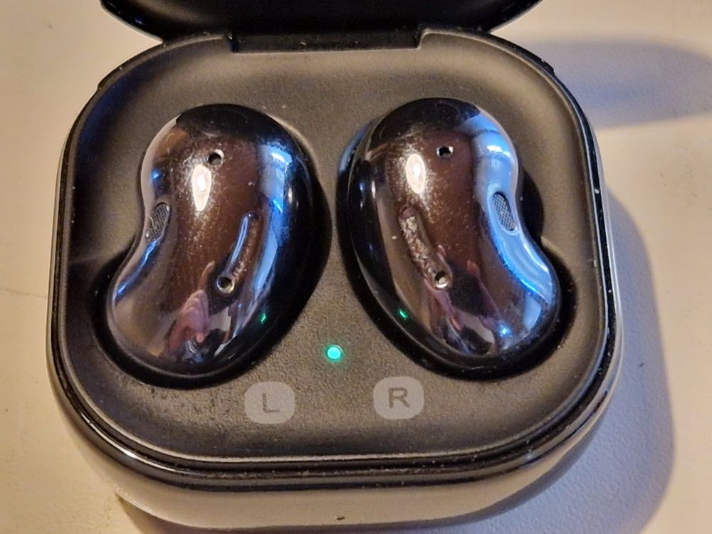 Samsung Galaxy Buds Live inkl. Wasserdichte Box ungebraucht (Neu ...