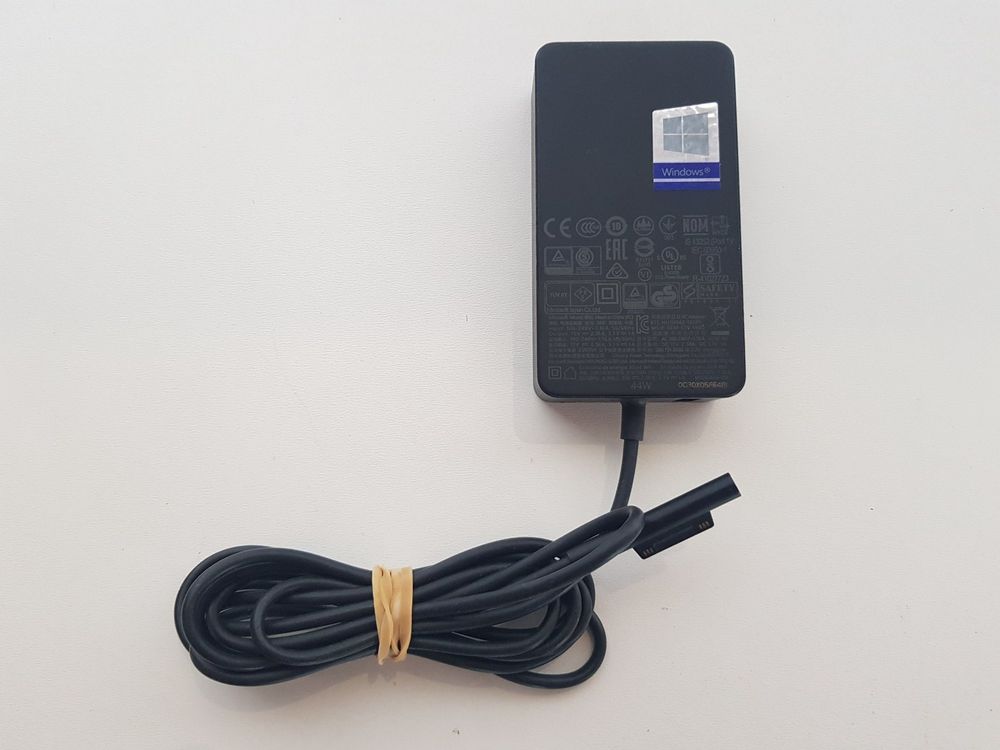 Microsoft Surface Power Supply (44 W) Model 1800 - 15V | Kaufen auf Ricardo