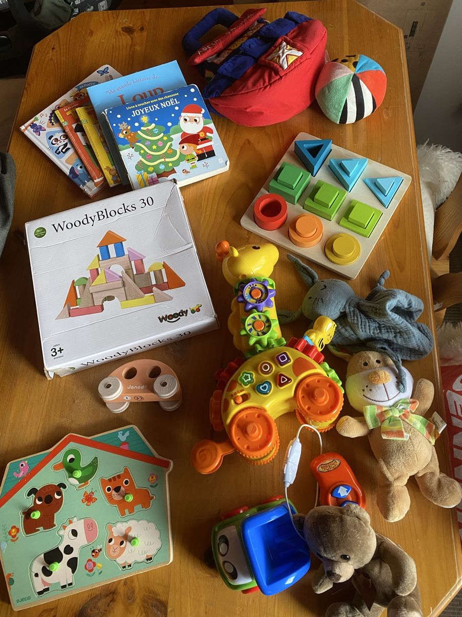 Ensemble de jeux enfants (D'occasion) à Belmont-Lausanne pour CHF 5 ...