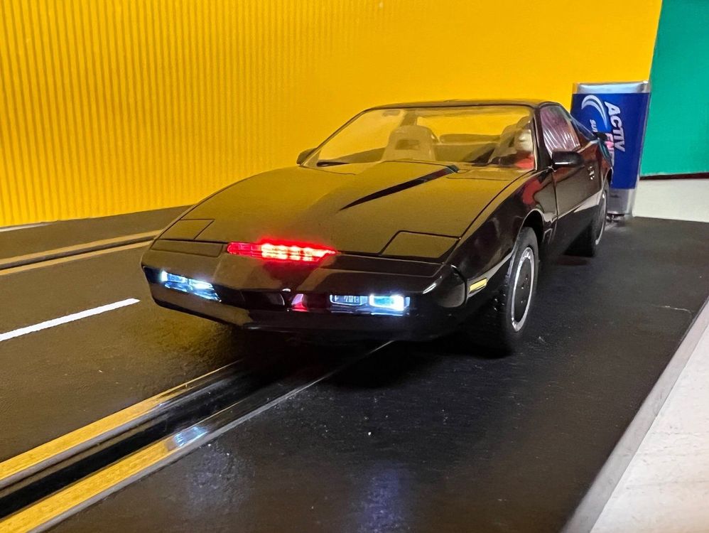 KNIGHT RIDER – «K.I.T.T mit LAUFLICHT Vorne» NEU - 1:32 | Comprare su ...