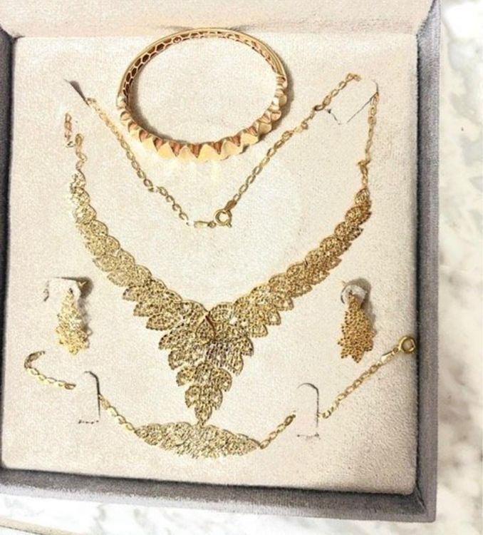Wunderschönes Goldschmuck set 18 Karat Gold (Neu (gemäss Beschreibung)) in Glattbrugg für CHF ...