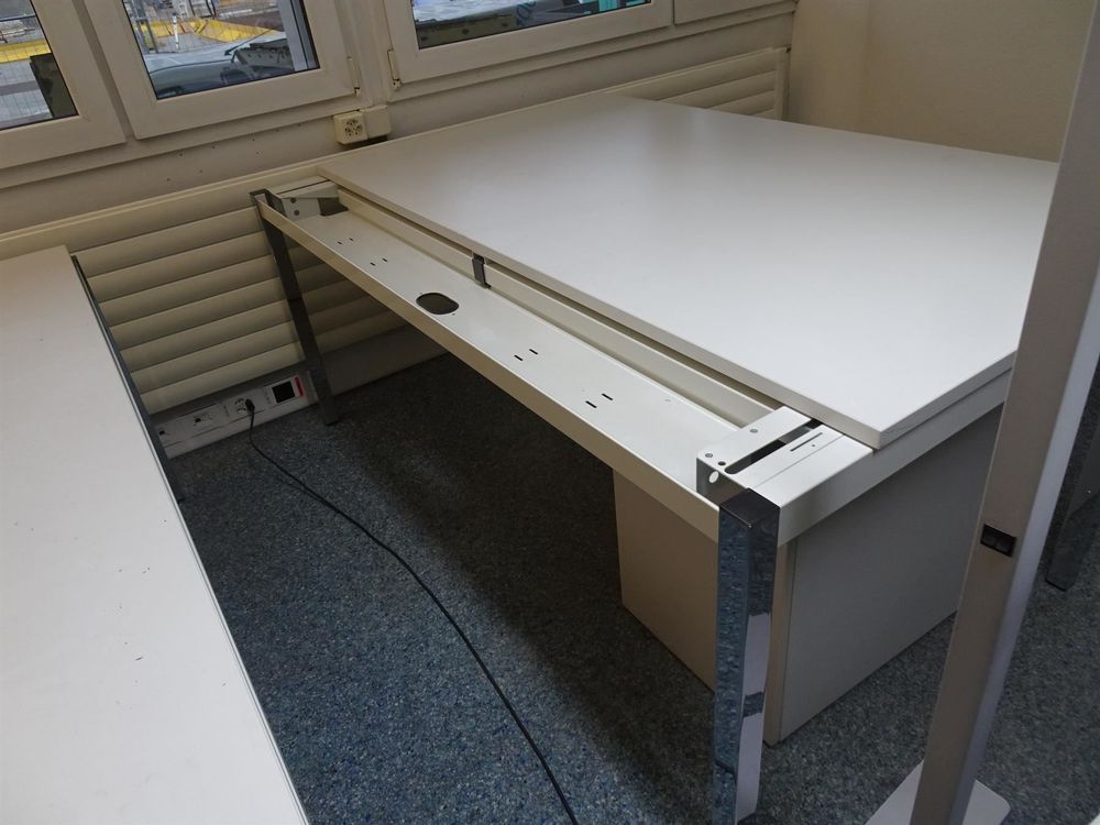 E195 Embru EQ Bürotisch mit Korpus ab 1. | Kaufen auf Ricardo