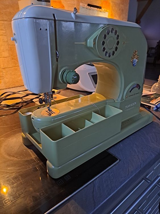 Machine a coudre turissa novomatick jamais utilisé complète | Kaufen ...