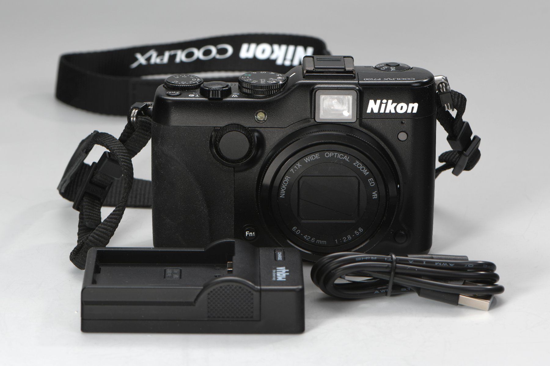 Nikon Coolpix P7100, super Zustand, hier ab 1.-- CHF (Gebraucht) in ...