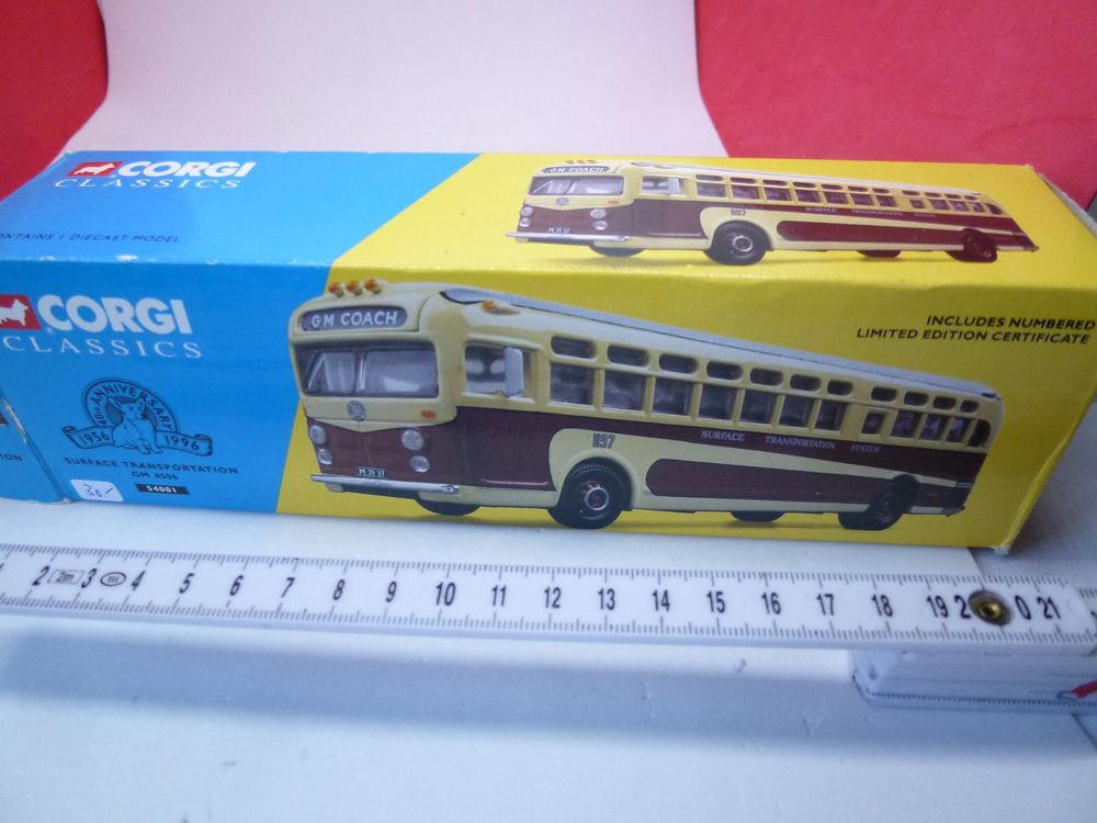 CORGI CLASSICS - Coach GM - Surface Transportation - NEW !! (Neu und ...