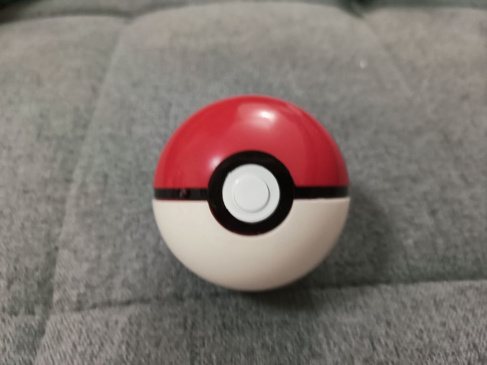 Pokeball (Neu (gemäss Beschreibung)) in Riehen für CHF 6 – mit ...