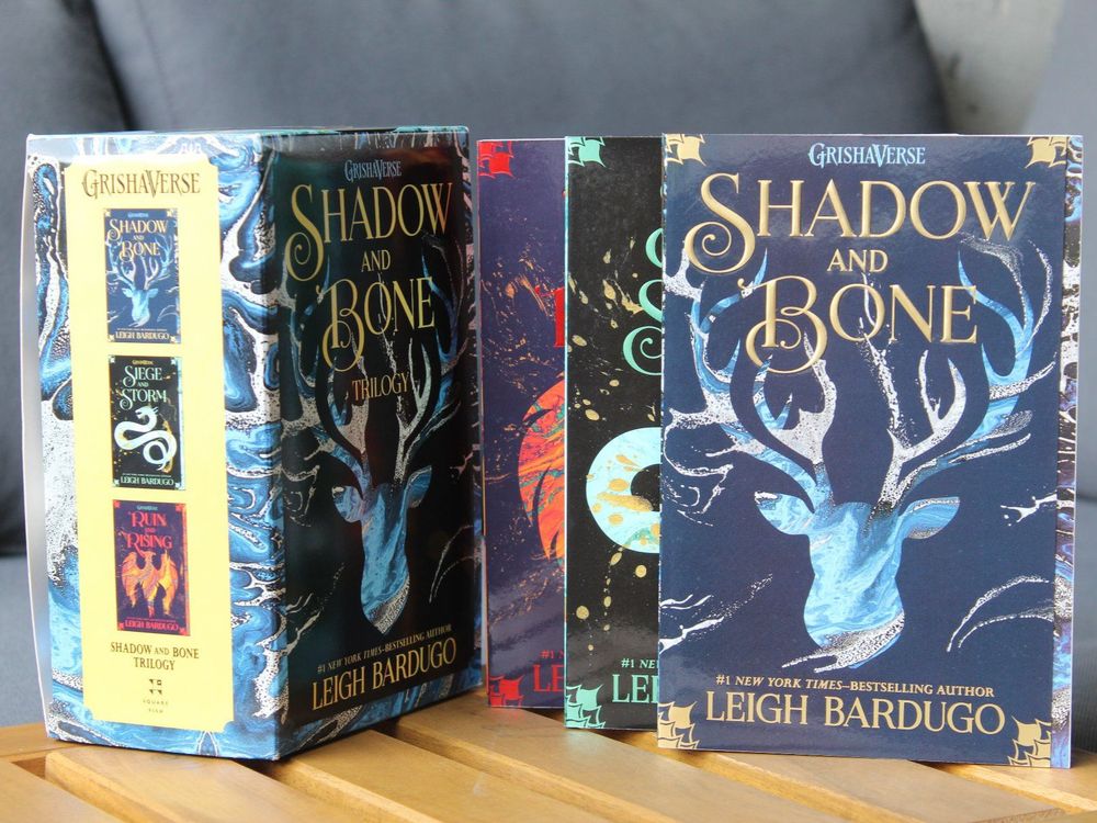 Shadow and Bone (Complete Box Set) - Leigh Bardugo (Neu (gemäss ...