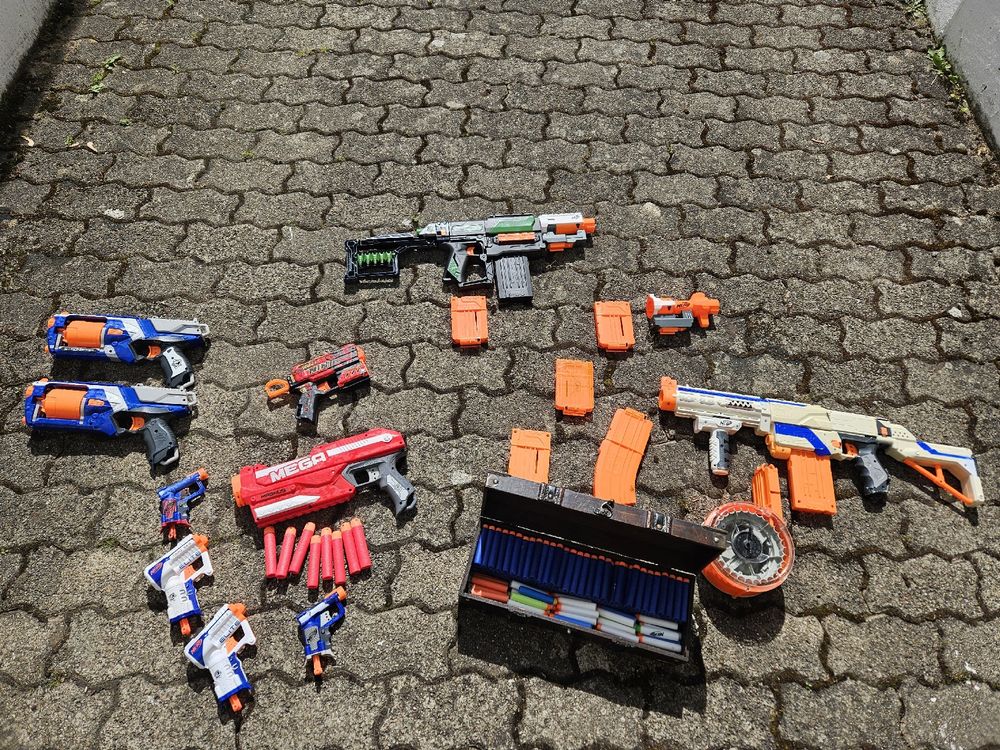 Nerf Sammlung, viele Blaster und Zubehör (Gebraucht) in Widen für CHF ...
