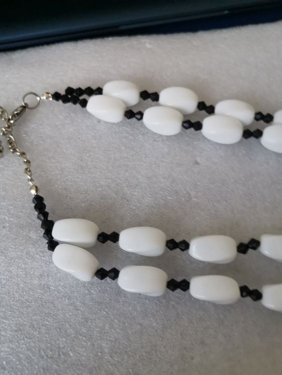 sch. weisse Glaskette (Gebraucht) in Allschwil für CHF 10 – mit Lieferung auf Ricardo kaufen