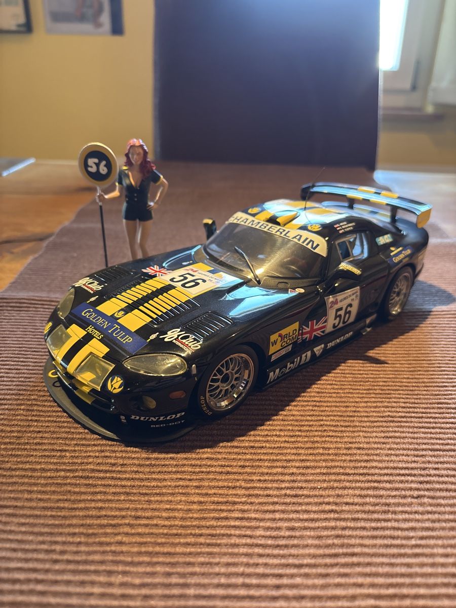 Autoart Dodge Viper GTS-R + passendes Grid Girl (Gebraucht) in Möhlin ...