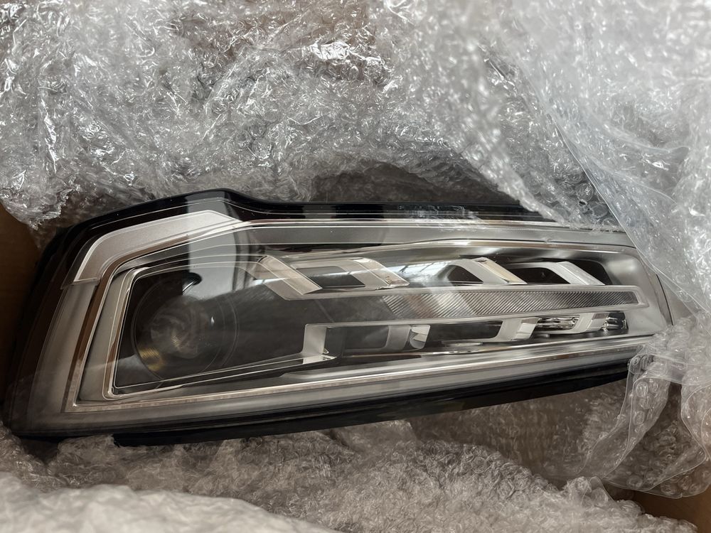 Audi A3 8Y Matrix LED Scheinwerfer rechts, VW Original! (Defekt) in ...