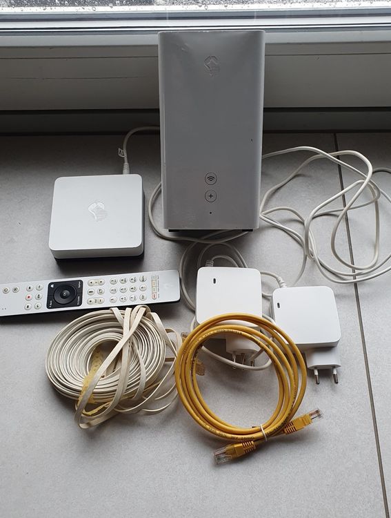 Swisscom internet et tv box set télécommande et cables (Gebraucht) in ...