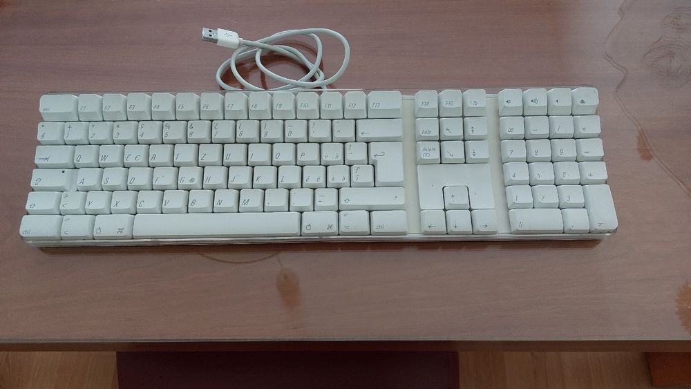 Apple Keyboard A1048 CH-DE Layout (Gebraucht) in für CHF 68 – mit ...
