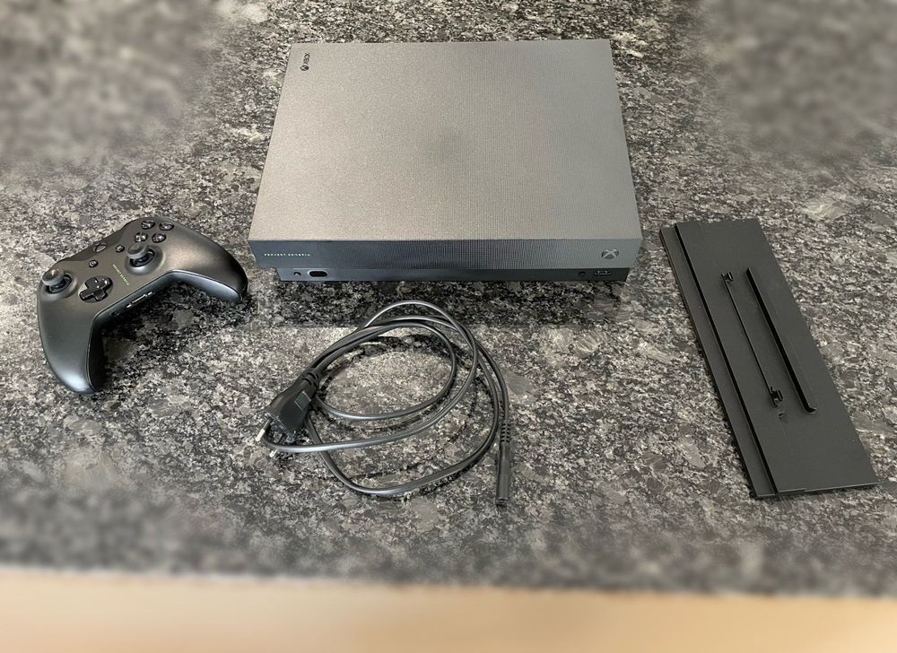 Xbox One X Project Scorpio inkl. Controller und Standfuss | Kaufen auf ...