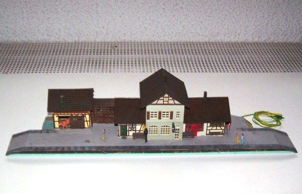 Faller H0 Bahnhof mit Güterschuppen, WC, Fertigbau mit Licht (Gebraucht ...