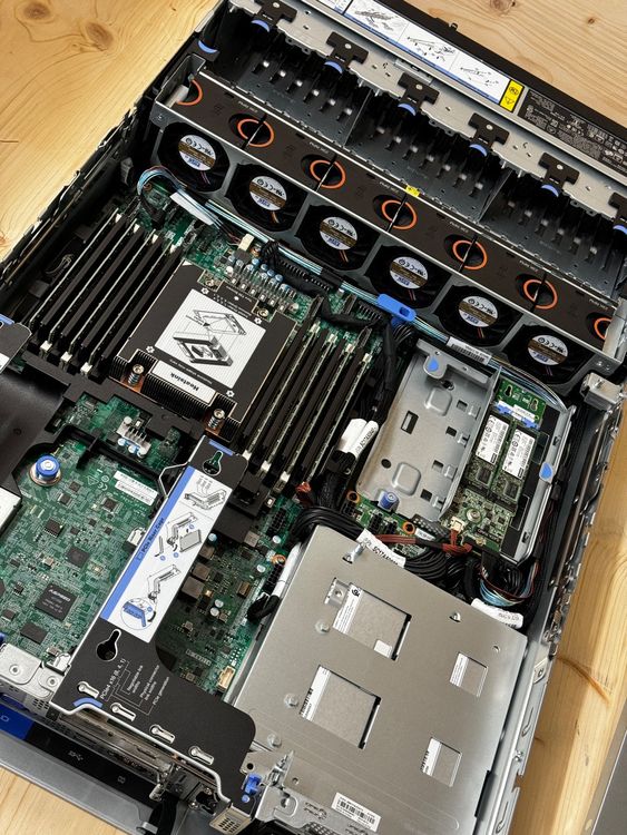 Lenovo ThinkSystem SR655 1x AMD EPYC 7302P 256GB Memory, M2 (Gebraucht ...
