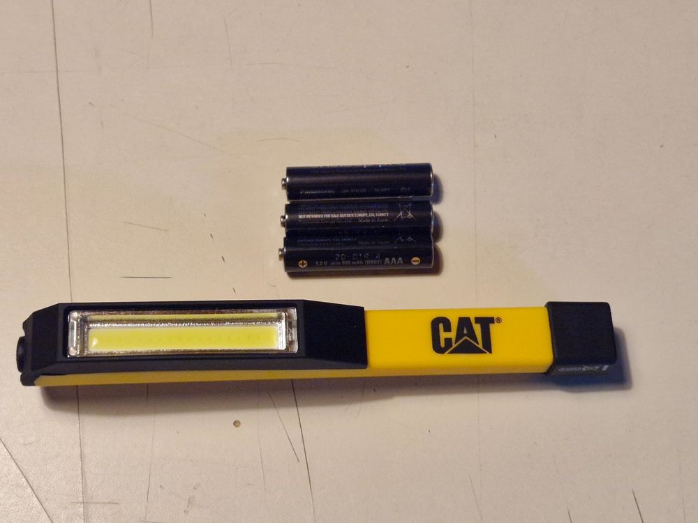 Caterpillar LED Arbeitsleuchte mit 2 Akku Sätzen (Gebraucht) in ...