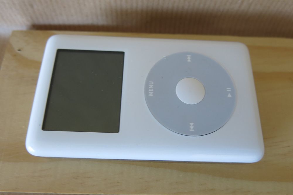 Apple IPOD 20 GB Weiss A1099 Defekt (Gebraucht) in Genève für CHF 15 ...