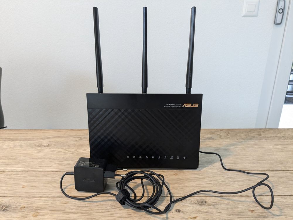 Asus RT-AC68U Dual Band 802.11ac Gigabit Router (Gebraucht) in Treyvaux ...