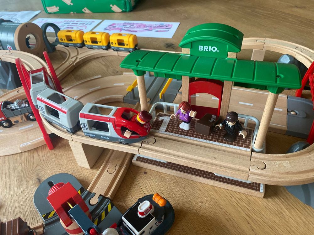 BRIO World BRIO Straßen & Schienen Bahn Set Deluxe 33052 | Kaufen auf ...