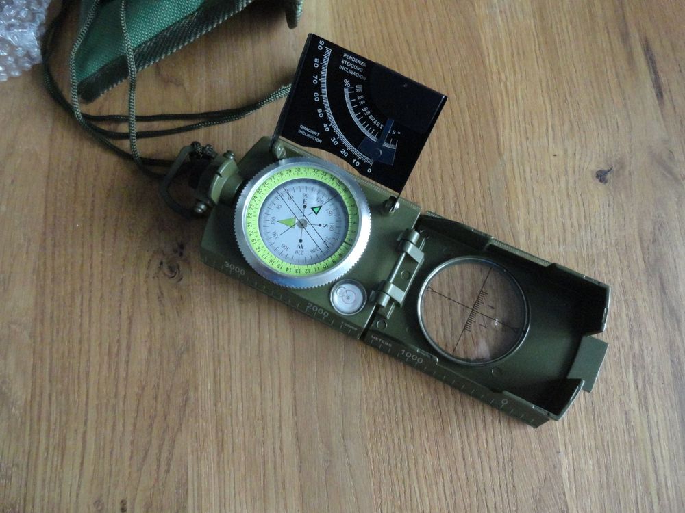 KOMPASS MIT NEIGUNGSMESSER - SEHR ROBUST UND AUS METALL (Neu (gemäss Beschreibung)) in ...