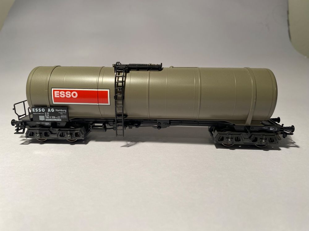 Märklin, Doppelachsiger Kesselwagen (Tankwagen) ESSO, AC (Gebraucht) in Buchrain für CHF 28 ...