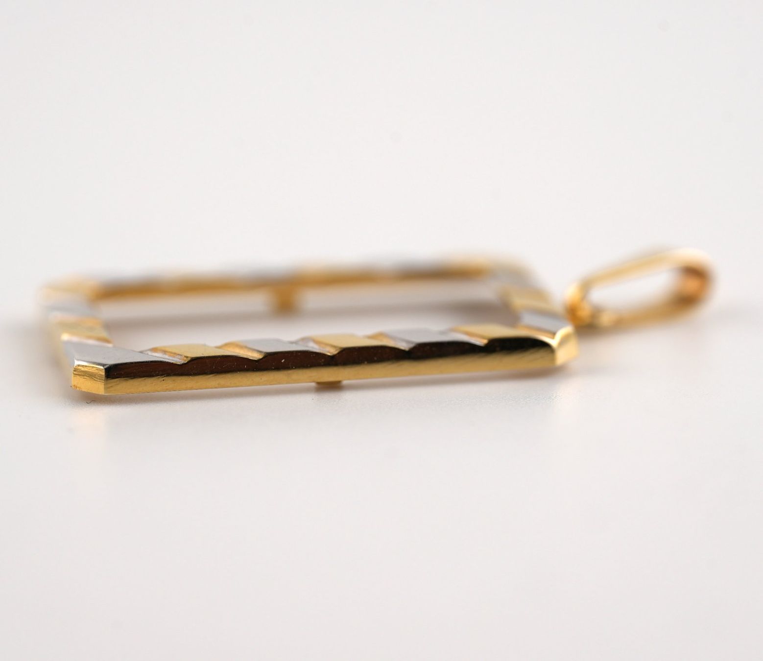 Goldanhänger 18K mit Fassung für 2,5g Barren (Gebraucht) in Basel für ...