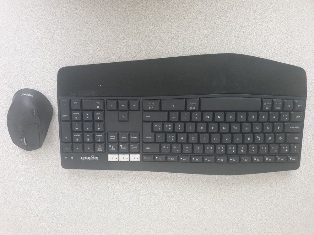 Logitech K850 und Wireless Mouse | Kaufen auf Ricardo